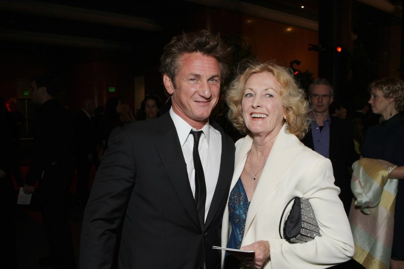 Sean Penn w żałobie. Zmarła matka aktora. Była gwiazdą "Domku na prerii ...