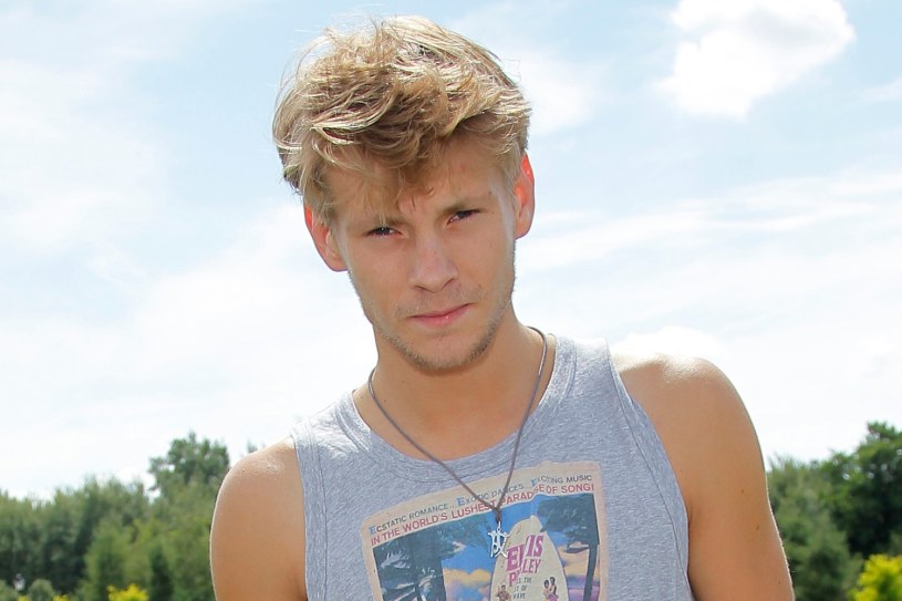 Sebastian Fabijański w "Grzechach sąsiadów": Powrót do korzeni - Świat ...