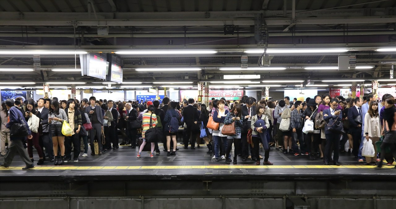 Oshiya, czyli zawodowi upychacze pasażerów. Nietypowa profesja w ...