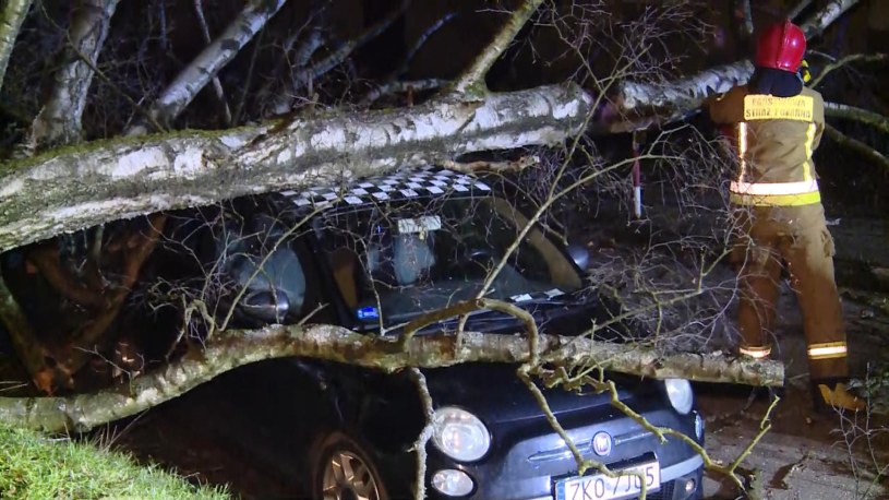 Orkan Otto. Ponad 3,2 tys interwencji strażaków po wichurach ...