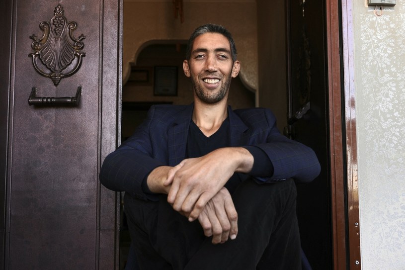 Sultan Kosen jest najwyższy na świecie. Na urodziny chce dostać ...