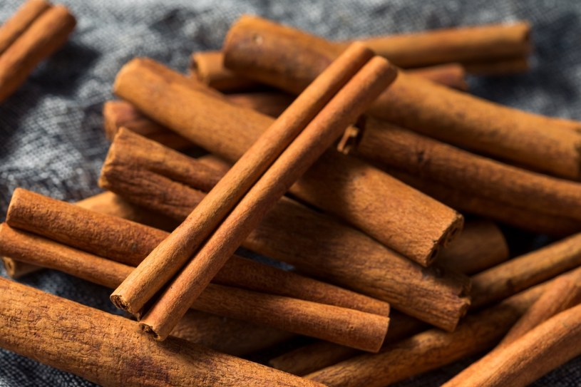 Cynamon w ogrodzie: Sposób na szkodniki i ochronę roślin - Kobieta w ...