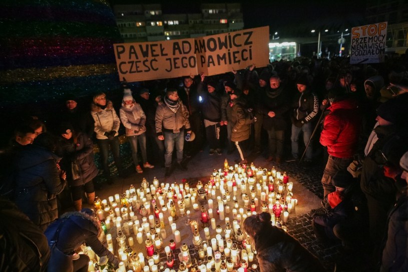 Atak na prezydenta Gdańska podczas finału WOŚP. Na żywo - Wydarzenia w INTERIA.PL