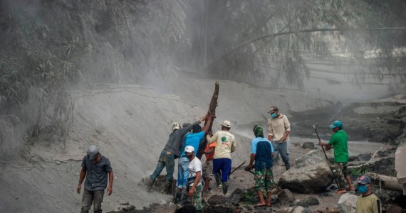 Wybuch wulkanu w Indonezji - Zdjęcia - Wydarzenia w INTERIA.PL